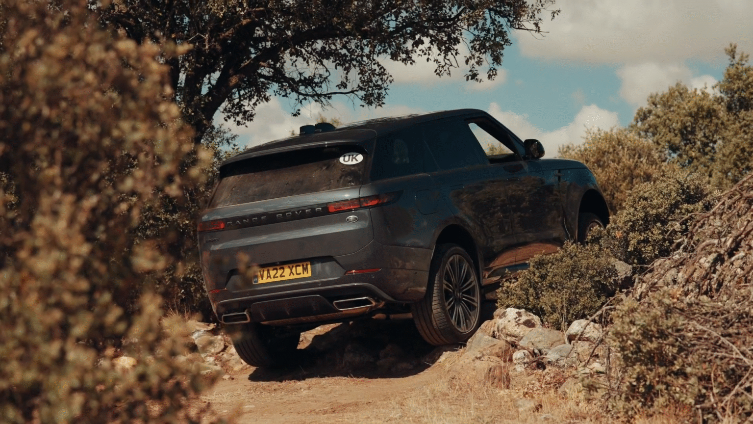 2025 Range Rover Sport PHEV Sets Longest Luxury EV Range - ROI TV